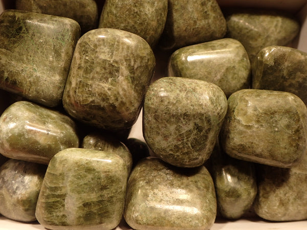 Wessonite [Minerals Crystals & Gemstones - Polished; Carved > Tumbled ...